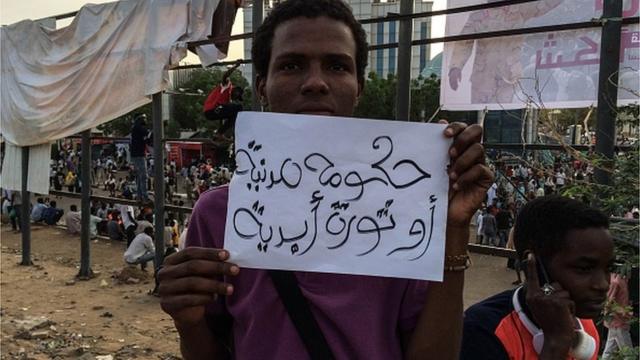 مظاهرات السودان تجمع المهنيين السودانيين يطالب بحل المجلس العسكري