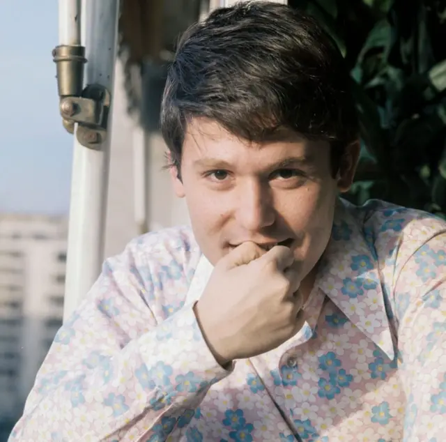 Raphael, la gran voz de la música romántica, habla con BBC Mundo sobre ...