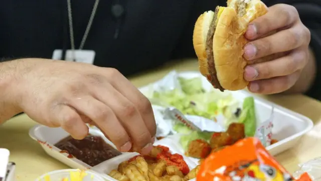 Hrana: Tajna dugog i zdravog života leži u manjim porcijama - BBC News ...