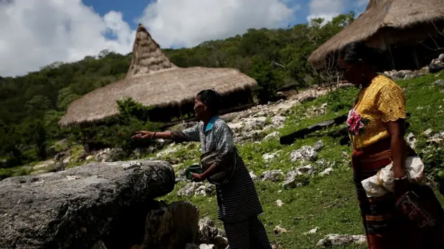 Kawin Tangkap: Kisah perempuan diculik untuk dinikahi di Sumba, 'menangis sampai tenggorokan ...