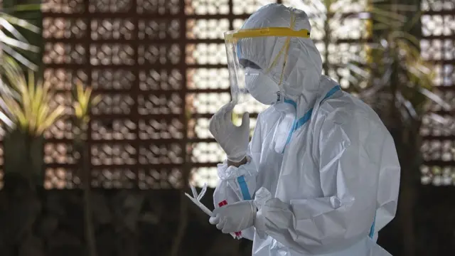 Covid-19: 'Tidak semua rumah sakit siap' di tengah 'peningkatan luar biasa' tingkat hunian ...