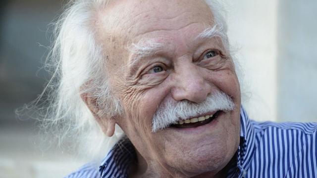 Manolis Glezos, la larga y azarosa vida del adolescente que retiró la ...