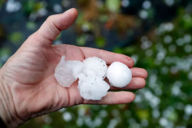 Superćelijska oluja: Kolika je šteta od nevremena u Srbiji i ko će da ...