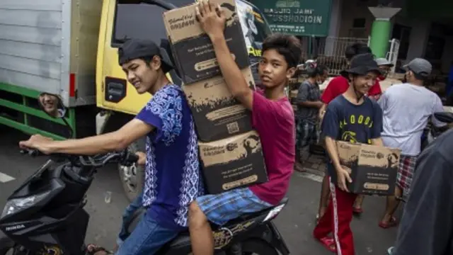 Mensos Juliari Batubara diduga korupsi bansos: Pemerintah lakukan evaluasi, pegiat sebut 'semua ...