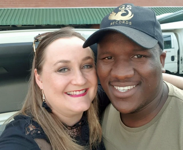 Таксист из ЮАР покорил интернет своим тенором и стал оперной звездой ...