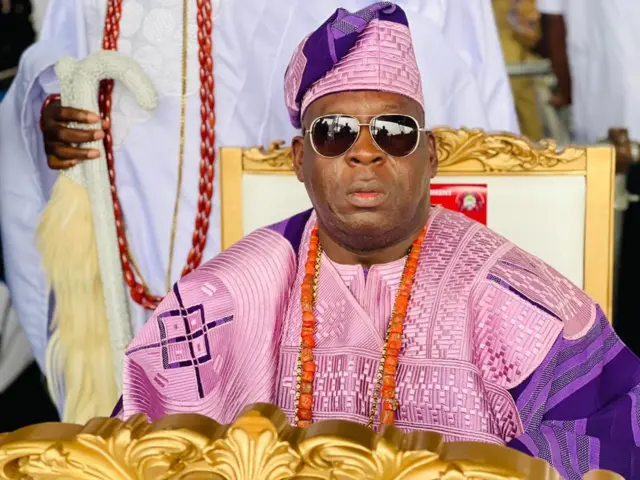 Èyí làwọn àwòrán tó jojúńgbèsè láti ibi ayẹyẹ ìfinijoyè Olubadan tuntun ...