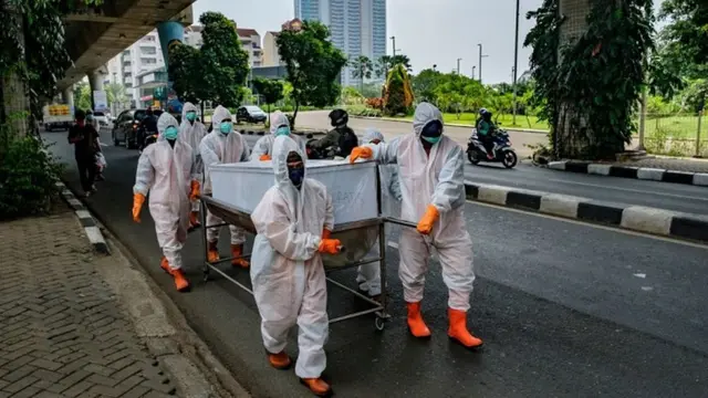 PPKM Darurat untuk luar Jawa-Bali: 'Perlu diterapkan' sebelum jumlah kasus Covid meledak - BBC ...