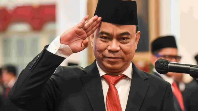 Reshuffle kabinet: Jokowi tunjuk koordinator relawan ProJo sebagai Menkominfo - BBC News Indonesia