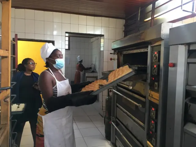 Rwanda: 'Mbere ubuzima bwari bubi…ubu ndi umwamikazi' – umugore ukora ...