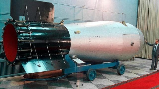 A bomba atômica soviética poderosa demais para ser lançada duas vezes ...