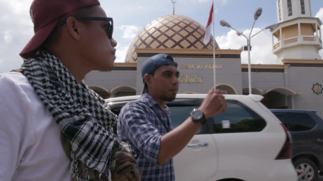 Saling bunuh, saling bakar sampai... ’sayang kamu semua’: Mantan tentara anak Islam dan Kristen ...