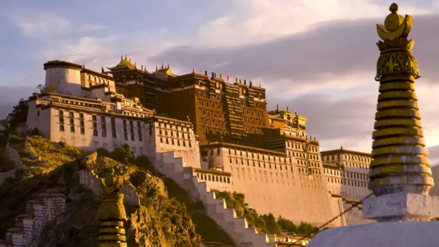 क्या चीन पर तिब्बत के बहाने दबाव डाल रहा है अमेरिका? - BBC News हिंदी