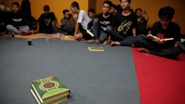 Punk Muslim: Rambut mohawk, bertato, dan tetap menyanjung Nabi Muhammad ...