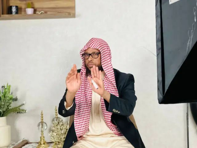 Waa Kumaa Sheekh Abu-Dalxa, Maxaadse Ka Taqaanaa Qisadiisa Jaceyl? - BBC News Somali