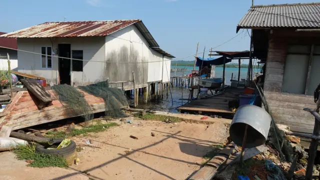 Rempang: ‘The Power of Emak-emak’ melawan relokasi - ‘Kami tak ada senjata, kami taruhan nyawa ...