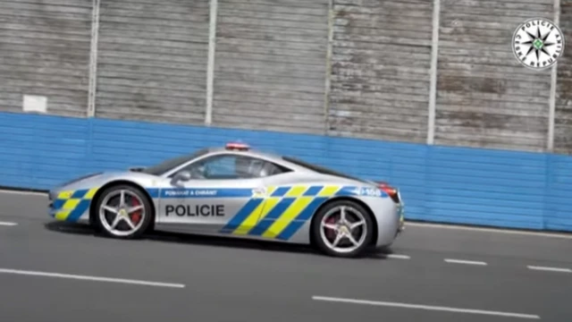 Чеська поліція патрулюватиме вулиці на Ferrari. Авто конфіскували у ...