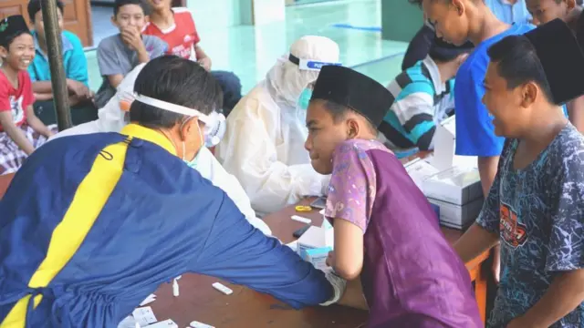 Pesantren: Ponpes di Jawa Timur dibuka dengan 'tidur dibuat berjarak dan isolasi santri', tetapi ...