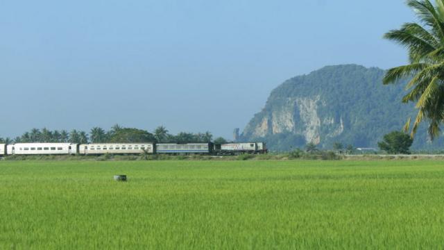 Pengalaman naik 'Kereta api hutan' di pantai timur Malaysia, dari Johor Bahru ke perbatasan ...