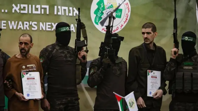 حرب غزة: تحذير من خطر الإصابة بشلل الأطفال، ومقترح مصري جديد لوقف إطلاق النار - BBC News عربي