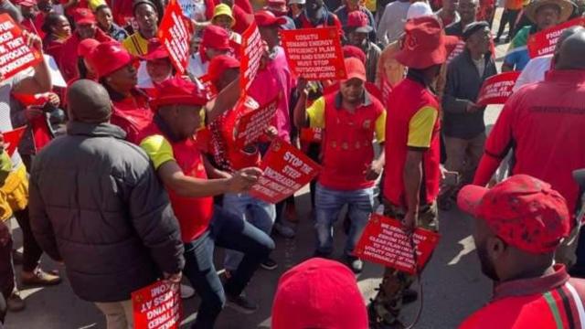 South Africa Strike Aráàlú Yarí Lórí ọ̀wọ́ngógó ìyanṣẹ́lódì Bẹ̀rẹ̀