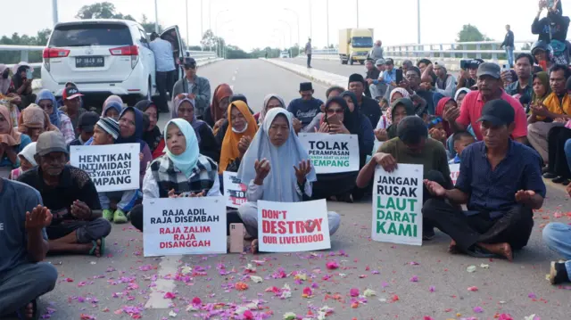 Satu tahun Rempang: Warga peringati insiden penggusuran paksa demi PSN Rempang Eco City - BBC ...