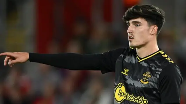 Newcastle ta dauki Tino Livramento kan fam miliyan 40. - BBC News Hausa