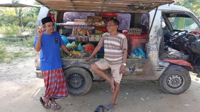 Rempang: ‘The Power of Emak-emak’ melawan relokasi - ‘Kami tak ada senjata, kami taruhan nyawa ...