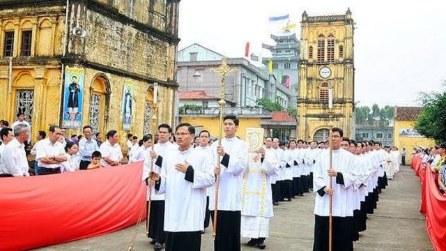 Nhà thờ Bùi Chu sẽ bị đập đi xây mới hay 'đại tu' ngày 13/5? - BBC News ...