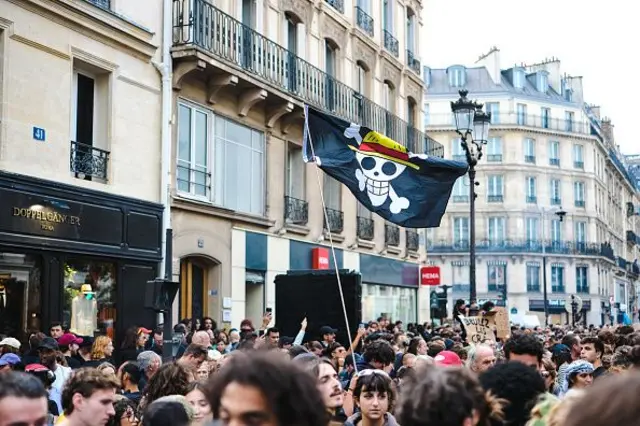 Demo: Bendera One Piece dan aksi protes anak muda di Indonesia, Nepal ...