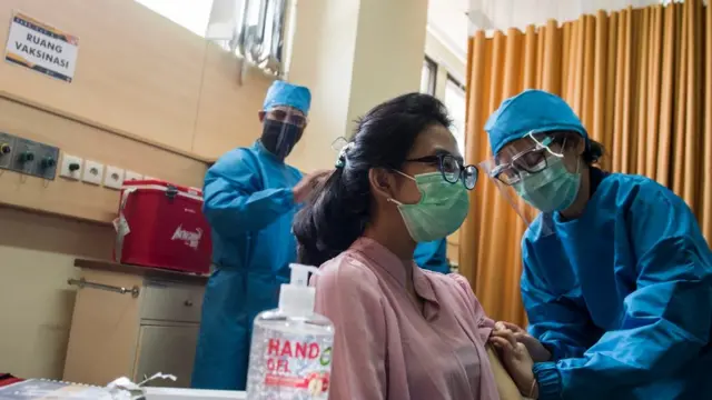 Covid-19: 'Petugas kesehatan di garis depan dan kelompok rentan' diprioritaskan sebagai penerima ...