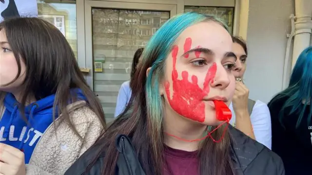 Napad na studente u Novom Sadu: Povređena devojka na kućnom oporavku, osumnjičenima pritvor do ...