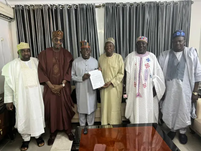 Yadda aka warware r﻿ikicin sarautar Hausawa a Lagos - BBC News Hausa