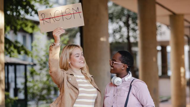 Aktivisme Generasi Z: Mengubah Dunia Sejak Usia Muda - BBC News Indonesia