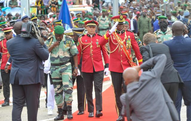Transition au Gabon : pourquoi la charte reste muette sur une éventuelle candidature du général ...