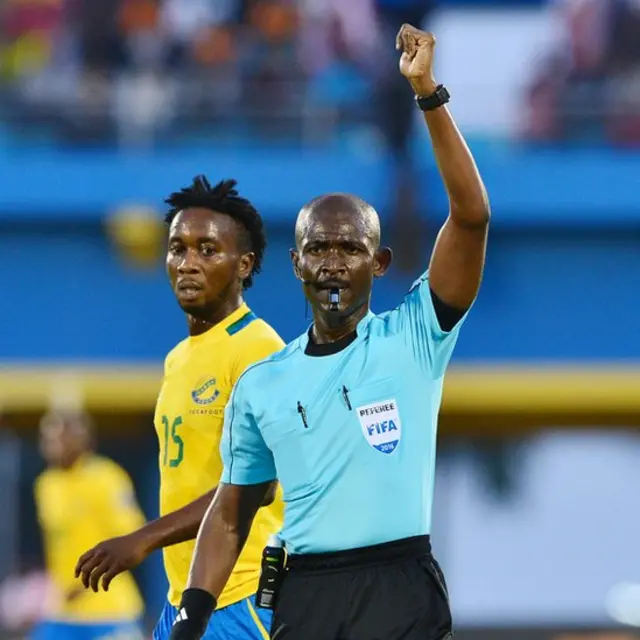 Qué hizo el árbitro Joseph Lamptey para ser inhabilitado de por vida - BBC News Mundo