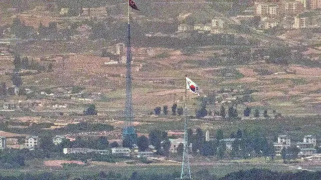 DMZ: 국기 게양기부터 콘트리트 장벽까지...비무장지대에 등장했던 것들 - BBC News 코리아