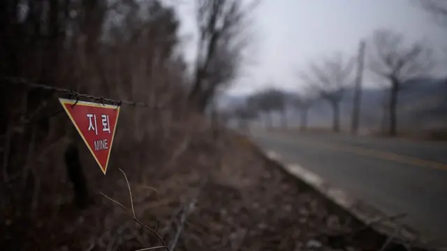 DMZ 지뢰 제거: '들어가면 죽는다'... DMZ은 어쩌다 지뢰밭이 되었나 - BBC News 코리아