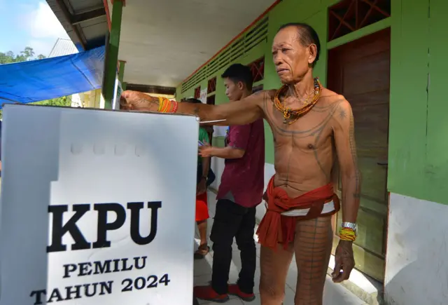 Pemilu 2024: Deretan foto pada hari pencoblosan di berbagai TPS - BBC News Indonesia