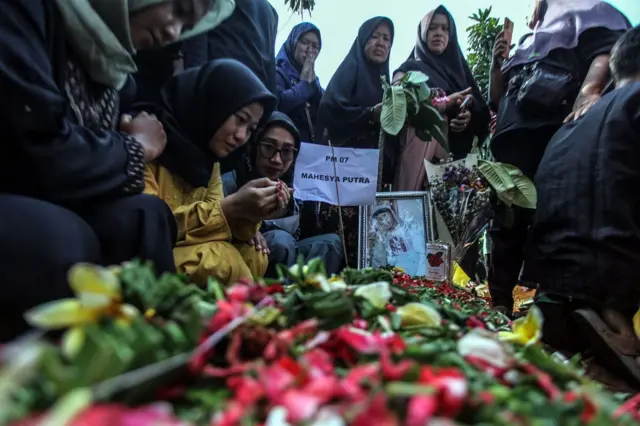 Kecelakaan bus Subang: Sopir bus maut ditetapkan tersangka – Mengapa ...