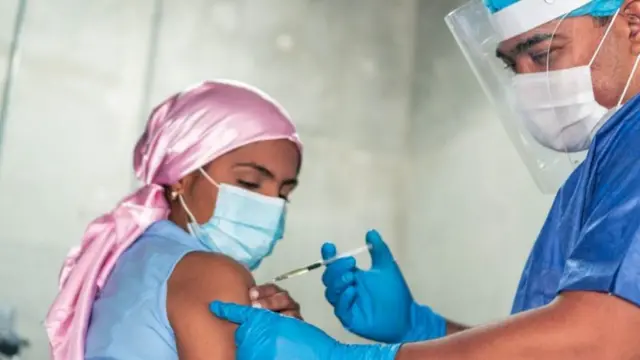 सर्व्हायकल कॅन्सर : HPV लशीमुळे असं होतं रक्षण - BBC News मराठी