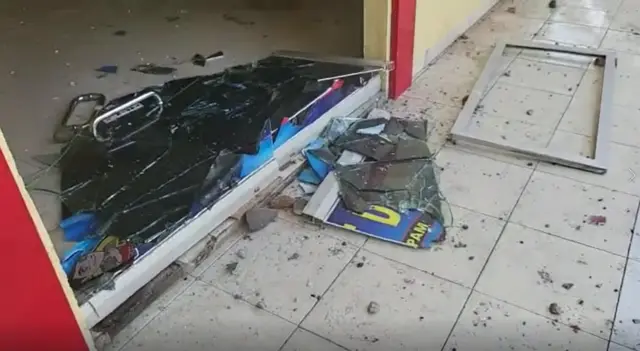 Kantor polisi diserang lagi, 'Presiden Jokowi tidak boleh diam' - BBC News Indonesia