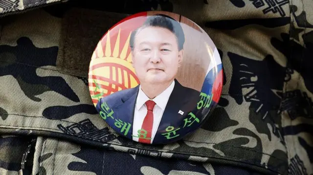 Korea Selatan: Drama politik Korsel berlanjut, pengadilan batalkan penahanan presiden - BBC News ...