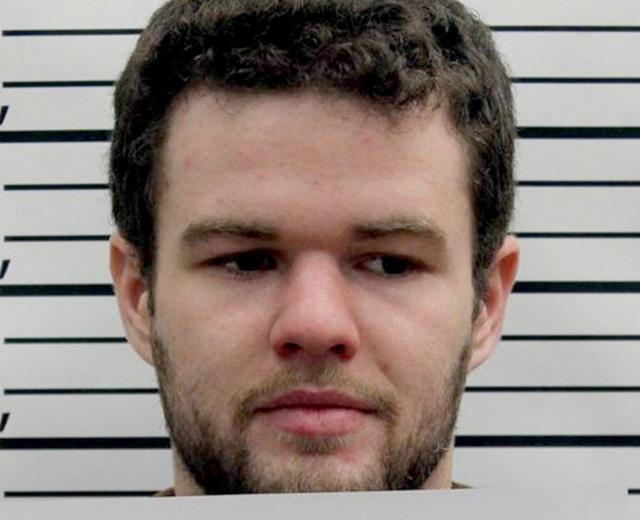 死亡したKKK幹部の妻と義理の息子、殺人容疑で起訴 - BBCニュース