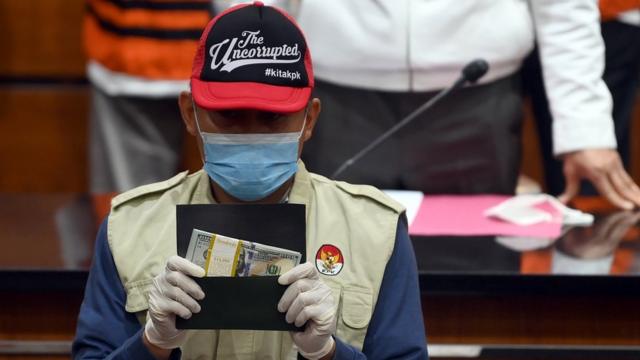 KPK tetapkan hakim tersangka ke-14 dugaan korupsi di Mahkamah Agung, 'Indonesia darurat ...