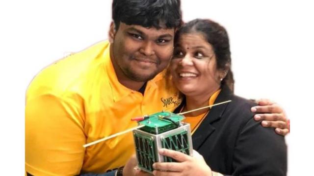 Kisah anak muda berusia 19 tahun memimpin tim pembuat satelit 'paling ...