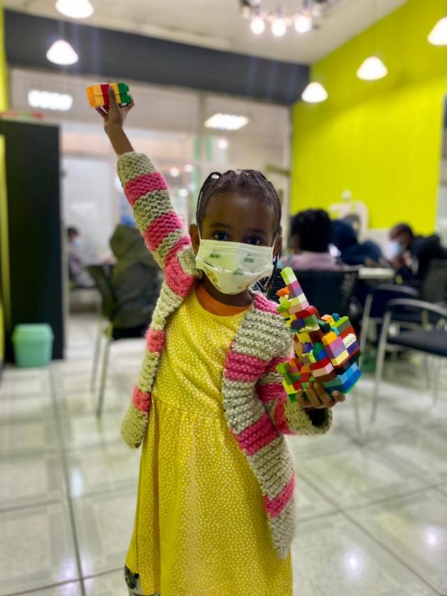 ቴክኖሎጂ፡ የአምስት ዓመቷ የኮዲንግ ተማሪ ሳሌም እና የ 'የኔታ' መምህሯ ናታን - BBC News አማርኛ