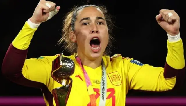 Ọ dị mwute na ndị mmadụ ahapụla mmeri anyị n'iko mba ụwa, na-ekwu okwu ...