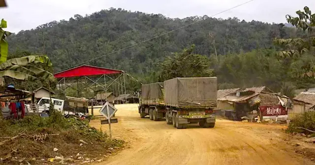 KNU တပ်မဟာ ၄ နယ်မြေထဲ ဘာတွေ ဖြစ်နေတာလဲ - BBC News မြန်မာ