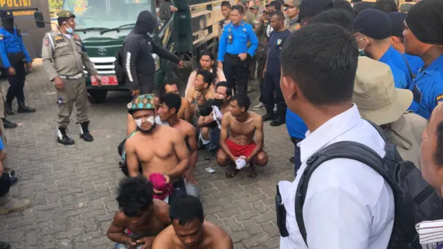 Rempang: ‘The Power of Emak-emak’ melawan relokasi - ‘Kami tak ada senjata, kami taruhan nyawa ...