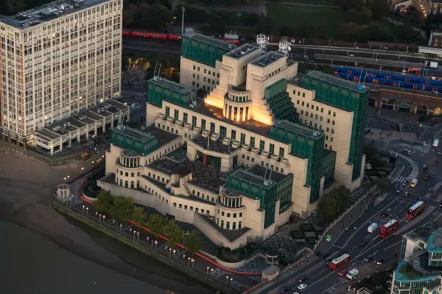 MI6 चं प्रमुखपद प्रथमच महिलेकडे, जाणून घ्या Blaise Metreweli यांच्याबाबत सर्वकाही - BBC News मराठी